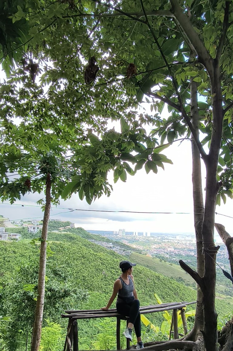 Benefits of Solo Trekking: Starbuks Trail Cebu PH – Climbing, Rocks!